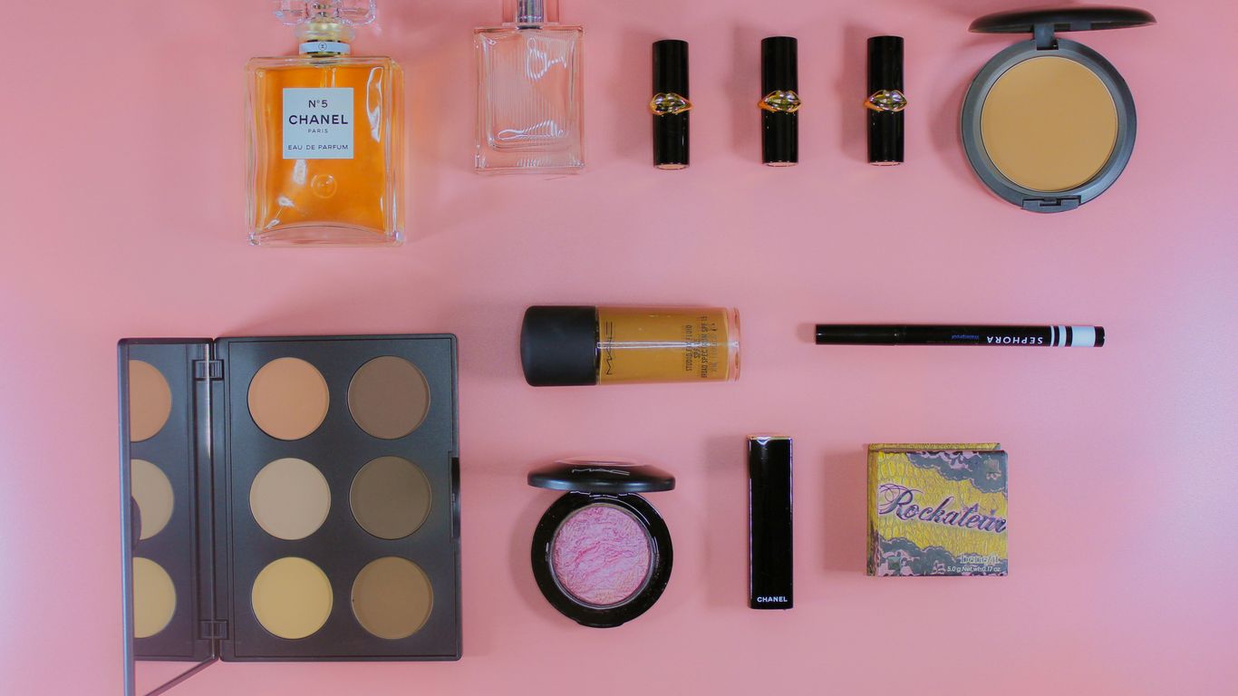 Curate Your Perfect Look: Essential Items for Your Ultimate Beauty Kit